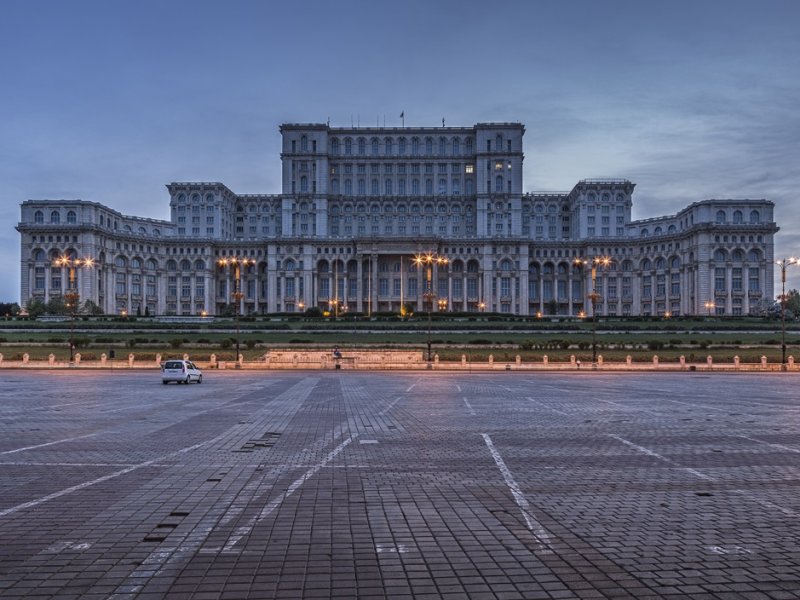 Constitution Square (Piața Constituției) - Discover this place in Bucharest